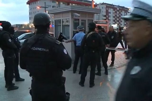(VIDEO) Pripadnici SIPA pokušali Dodiku da uruče nalog za hapšenje ...